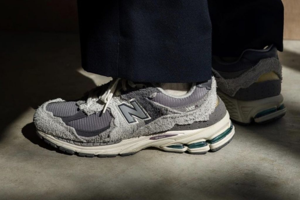 New Balance 2002R Protection Pack Rain Cloud - Bùi Store