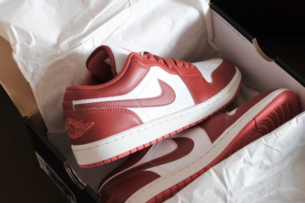Jordan 1 Low SE GS ‘Dune Red’ - Bùi Store